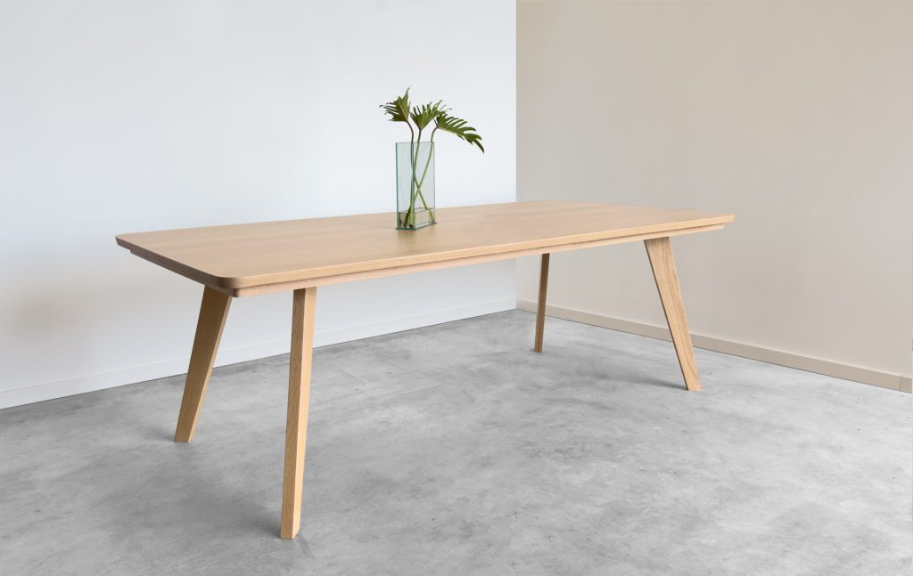 mesa roble macizo natural de diseño. Fabricación a medida.