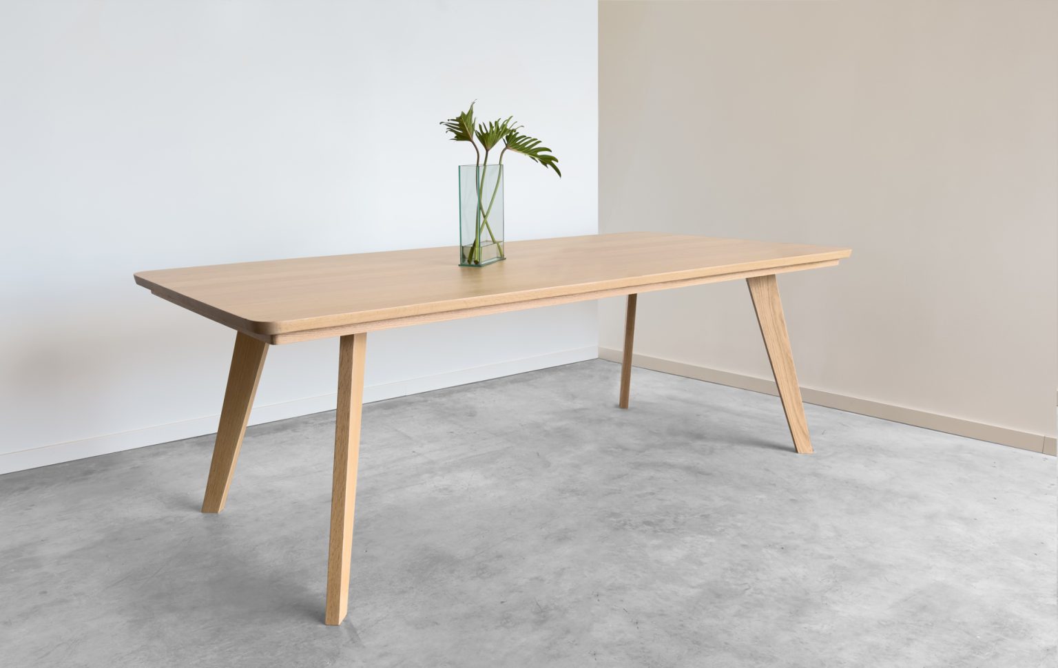 mesa roble macizo natural de diseño. Fabricación a medida.