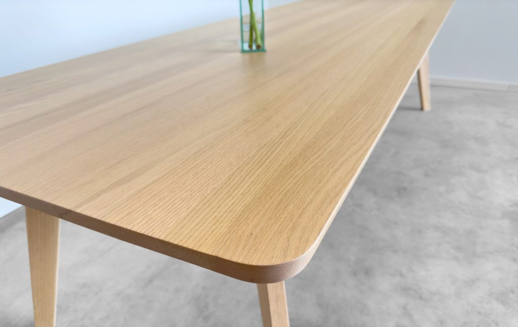 mesa roble macizo natural de diseño. Fabricación a medida.